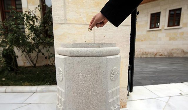 Sadaka taşı nedir? - Somuncu Baba Türbesi ve Külliyesi